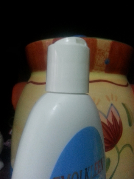 EMOLKLEEN Gentle Moisturizing Cleanser review